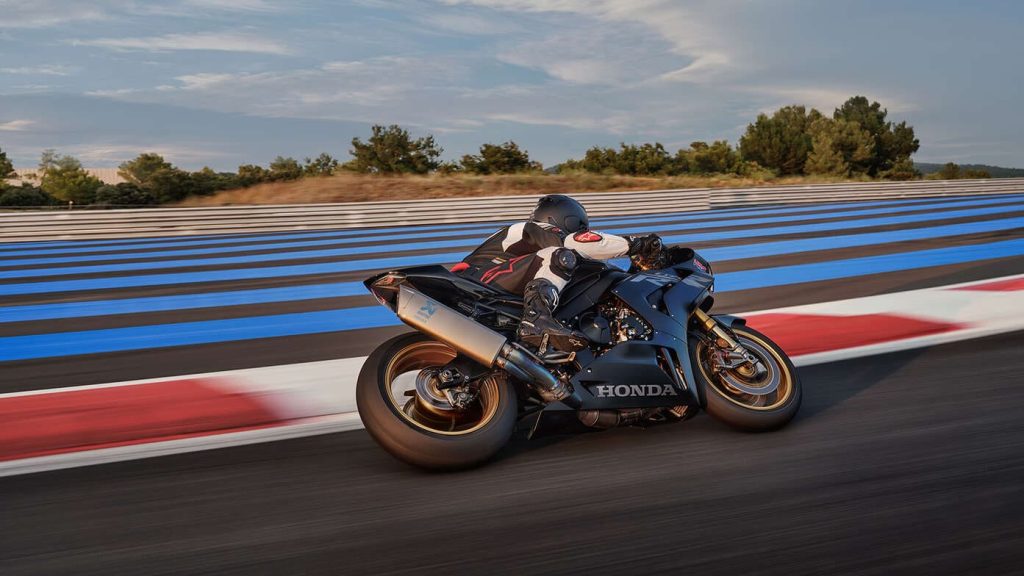 Características del sistema anti-wheelie o anti-caballitos de Honda