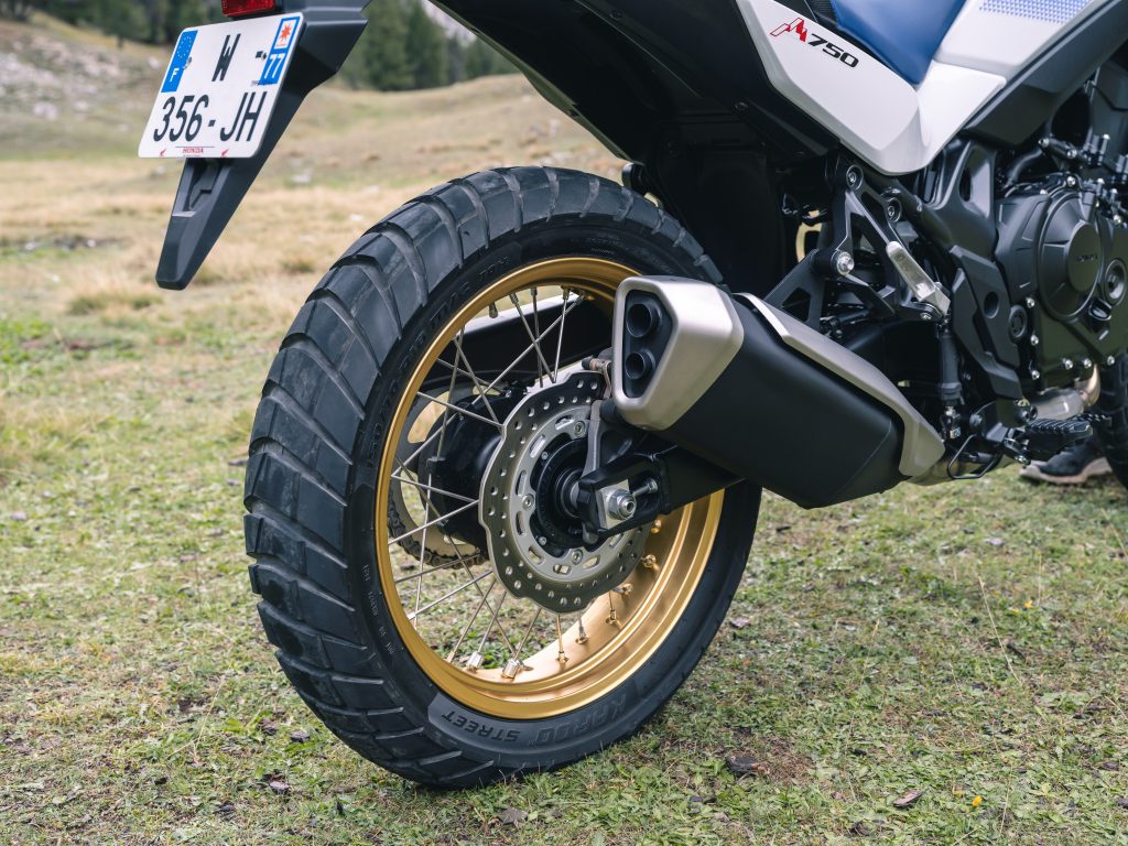 Tipos de neumáticos de moto y cuál necesitas según su uso